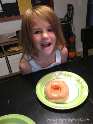 Halloween: Donut Scary Faces - Easy Peasy Meals