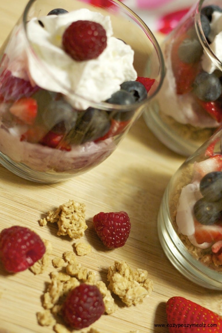 Berry Breakfast Parfait - Easy Peasy Meals