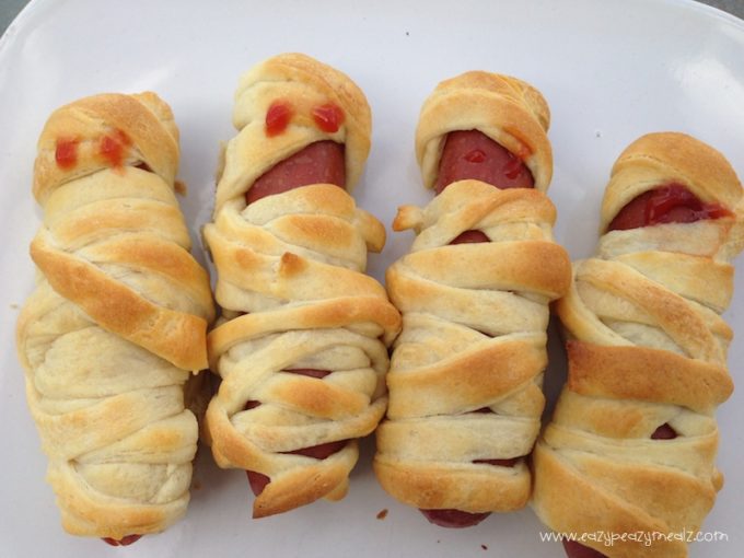 Halloween: Mummy Dogs - Easy Peasy Meals