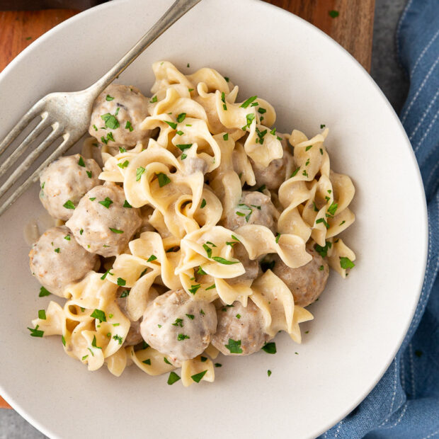 Slow Cooker Easy Swedish Meatballs - Easy Peasy Meals